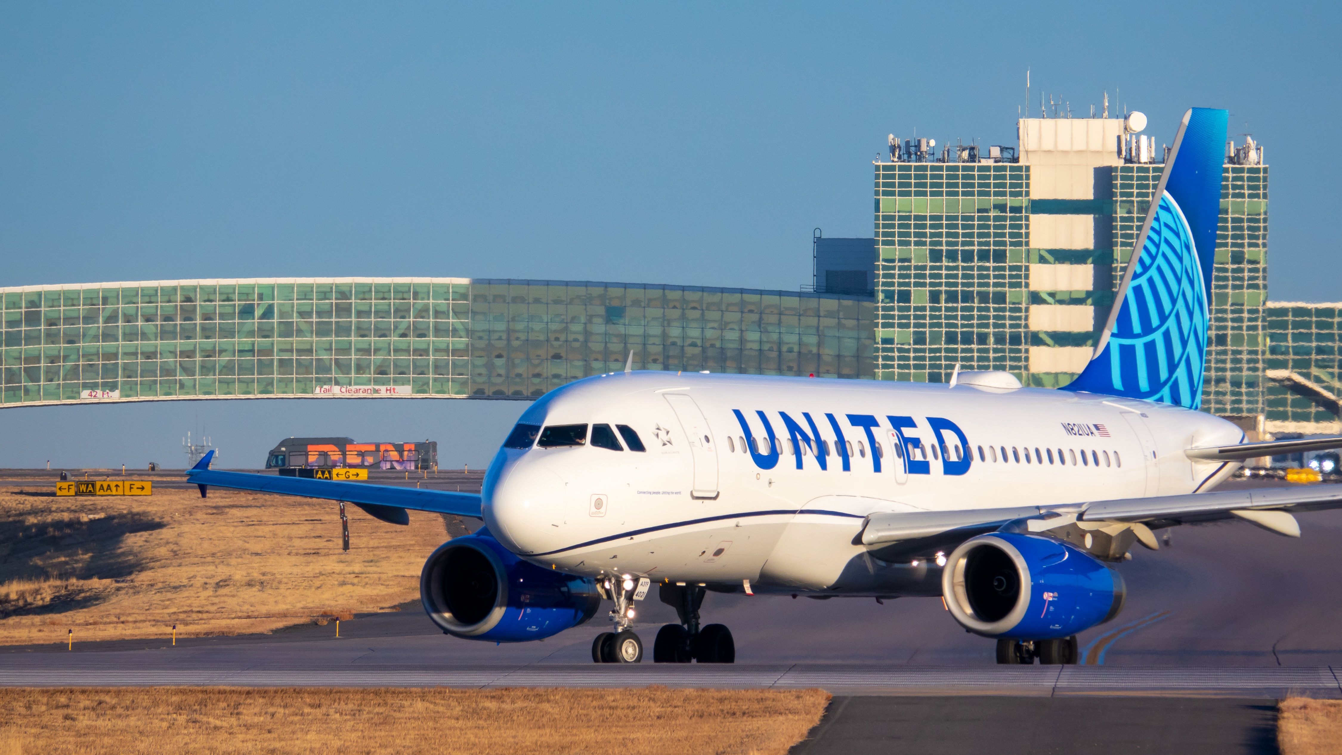 Denverin kansainvälinen lentoasema rikkoi ennätyksen yli 82 miljoonalla ...