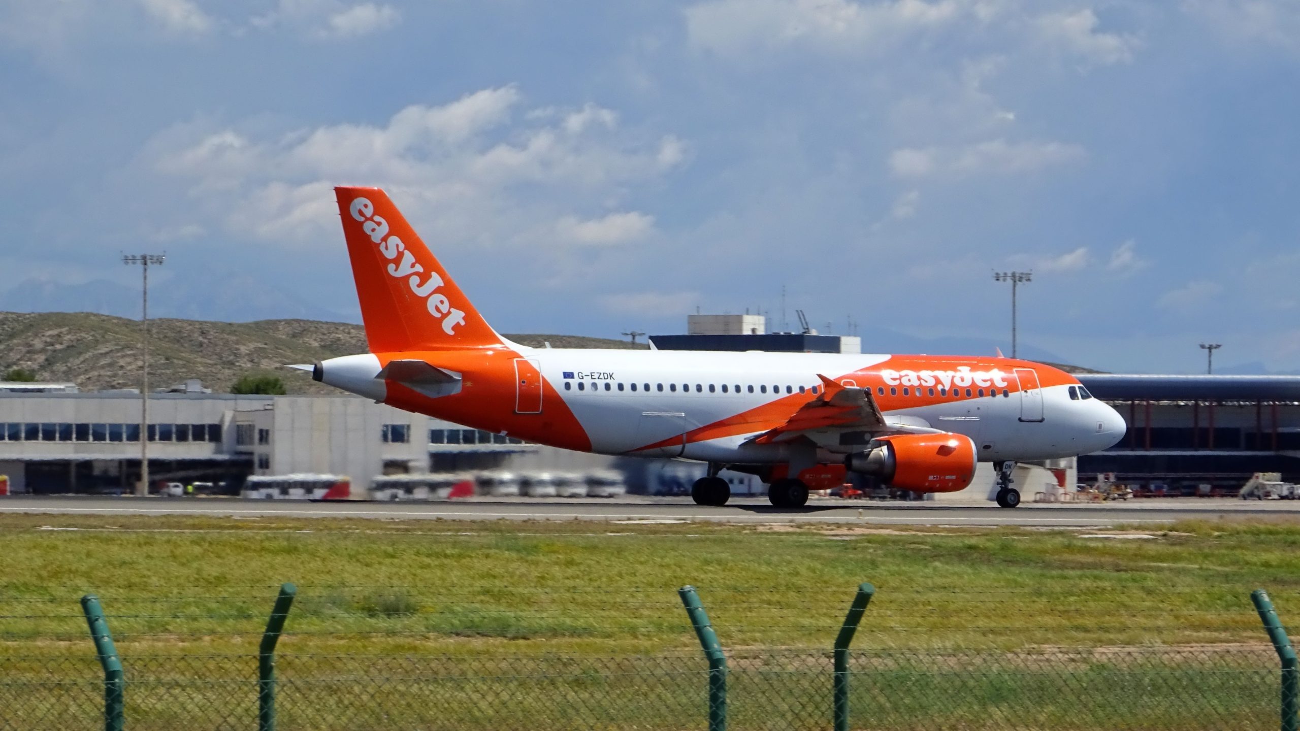 Humalainen easyJet-matkustaja pidätettiin Alicanten lentokentällä, kun ...