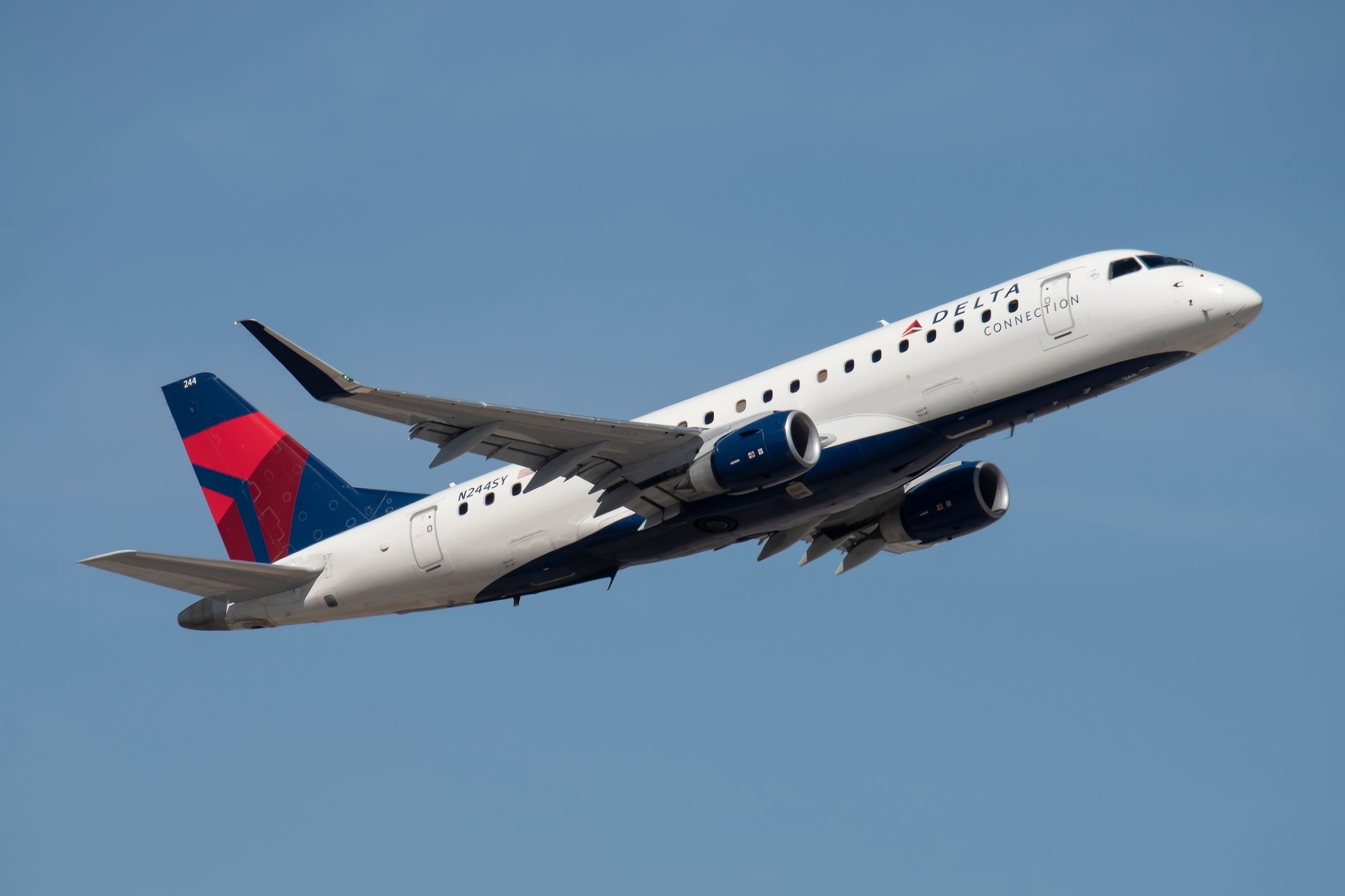 3,6 miljardia dollaria: Skywest paljastaa suuren tilauksen 60 Embraer E175: lle ja 50 ...